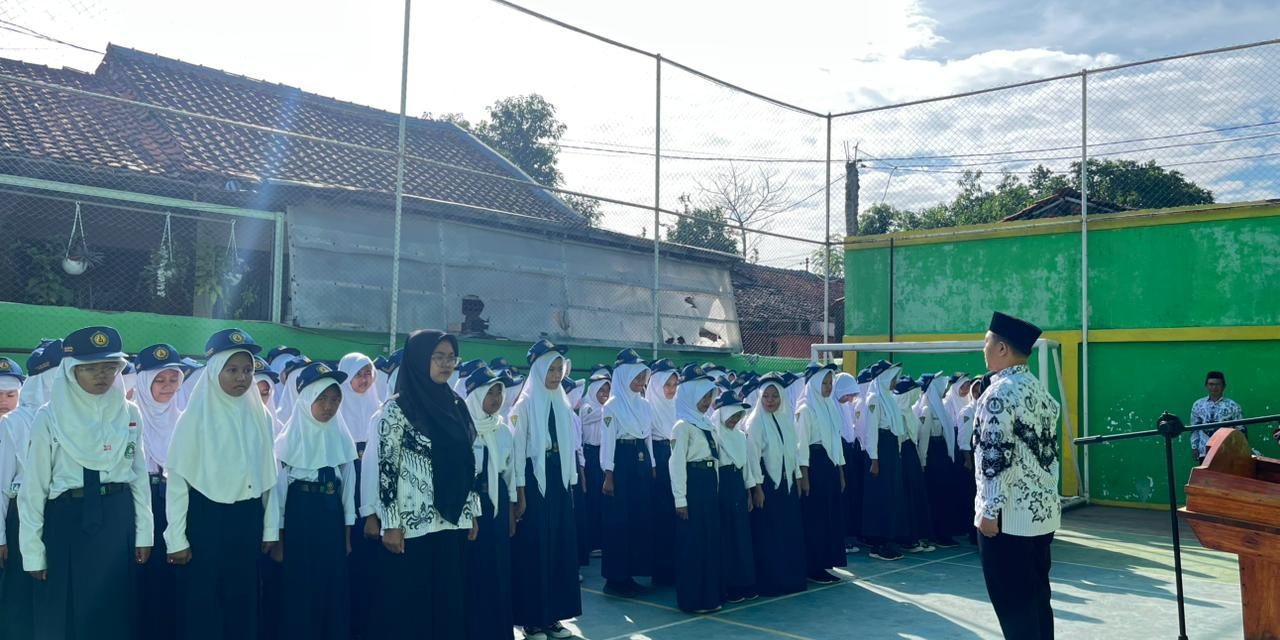 Upacara Peringatan HARI GURU NASIONAL 2025 ”MTs SALAFIYAH KALIMAS ...